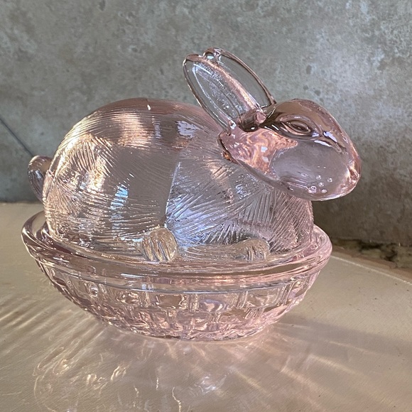 Indiana Glass | Holiday | Vintage Pink Bunny Rabbit Basket Weave Nest ...